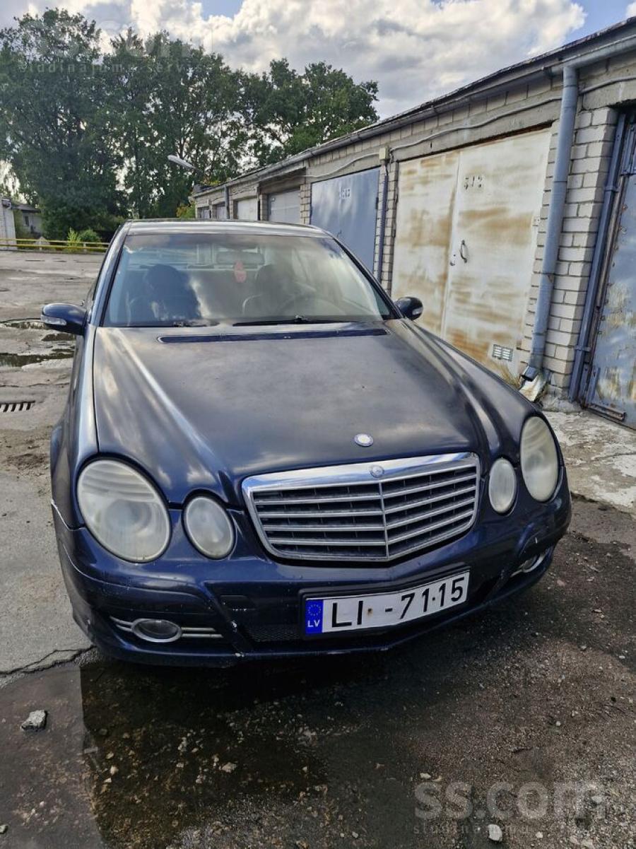 Zils Mercedes-Benz E 220 2002 Rīga, ar dzinēja tilpumu 2.20 L un nobraukumu 420 tūkst. km par 1300 €, foto 1 vietnē AUTOMOTO.COM.LV