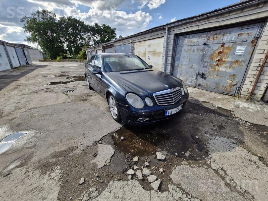 Zils Mercedes-Benz E 220 2002 Rīga, ar dzinēja tilpumu 2.20 L un nobraukumu 420 tūkst. km par 1300 €, foto 4 vietnē AUTOMOTO.COM.LV