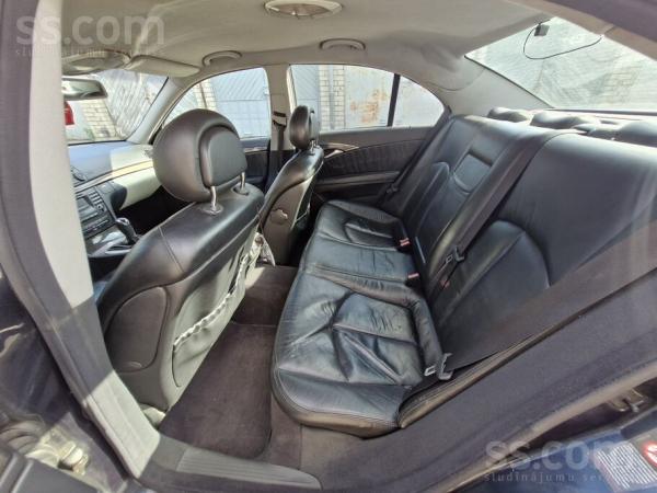 Синий Мерседес E 220 2002 в Рига, объемом двигателя 2.20 л и пробегом 420 тыс. км за 1300 €, фото 10 на AUTOMOTO.COM.LV