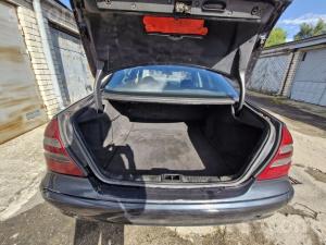 Zils Mercedes-Benz E 220 2002 Rīga, ar dzinēja tilpumu 2.20 L un nobraukumu 420 tūkst. km par 1300 €, foto 12 vietnē AUTOMOTO.COM.LV