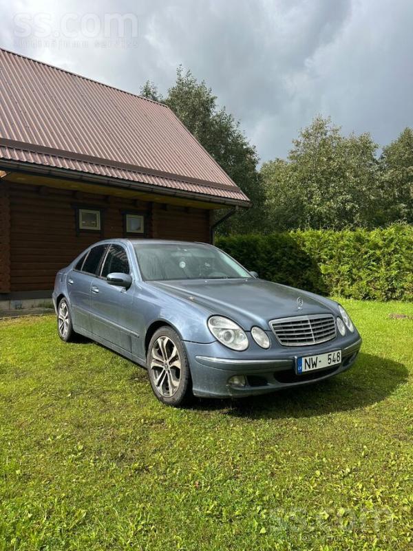 Blue Mercedes-Benz E 220 2002 in Daugavpils, with an engine capacity of 2.20 L and mileage of 327 thousand km for 2500 €, photo 1 on AUTOMOTO.COM.LV