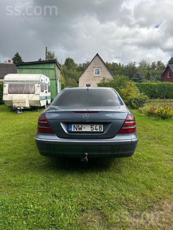 Blue Mercedes-Benz E 220 2002 in Daugavpils, with an engine capacity of 2.20 L and mileage of 327 thousand km for 2500 €, photo 4 on AUTOMOTO.COM.LV