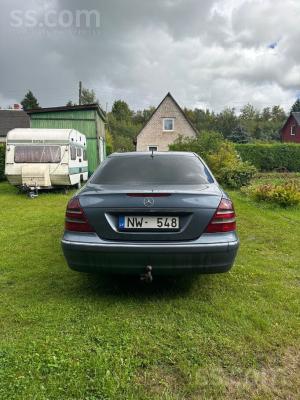 Blue Mercedes-Benz E 220 2002 in Daugavpils, with an engine capacity of 2.20 L and mileage of 327 thousand km for 2500 €, photo 4 on AUTOMOTO.COM.LV