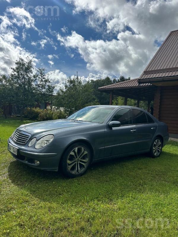 Blue Mercedes-Benz E 220 2002 in Daugavpils, with an engine capacity of 2.20 L and mileage of 327 thousand km for 2500 €, photo 5 on AUTOMOTO.COM.LV