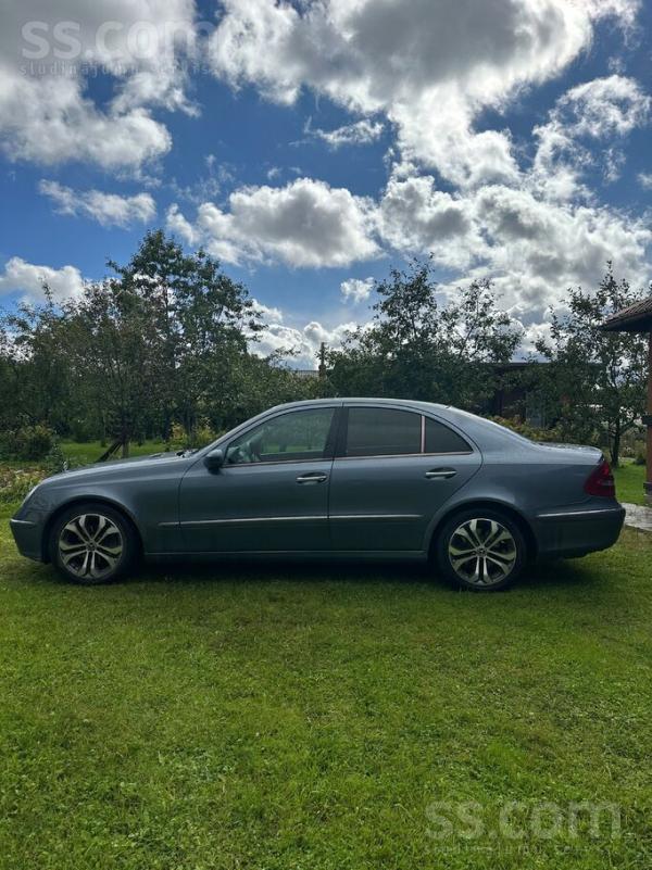 Blue Mercedes-Benz E 220 2002 in Daugavpils, with an engine capacity of 2.20 L and mileage of 327 thousand km for 2500 €, photo 6 on AUTOMOTO.COM.LV