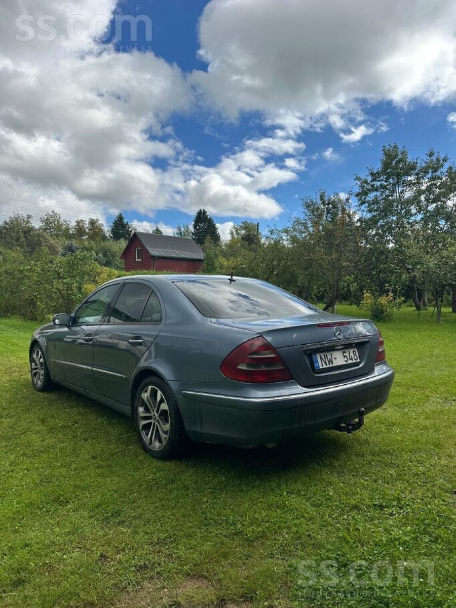 Blue Mercedes-Benz E 220 2002 in Daugavpils, with an engine capacity of 2.20 L and mileage of 327 thousand km for 2500 €, photo 7 on AUTOMOTO.COM.LV
