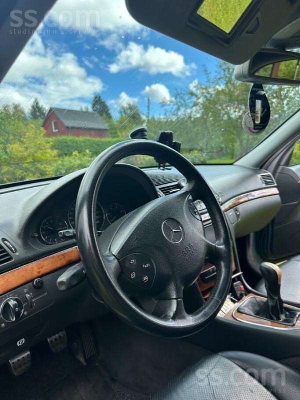 Blue Mercedes-Benz E 220 2002 in Daugavpils, with an engine capacity of 2.20 L and mileage of 327 thousand km for 2500 €, photo 9 on AUTOMOTO.COM.LV