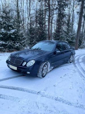 Blue Mercedes-Benz E 220 2003 in Pasvalys, with an engine capacity of 2.20 L and mileage of 268 thousand km for 2400 €, photo 2 on AUTOMOTO.COM.LV