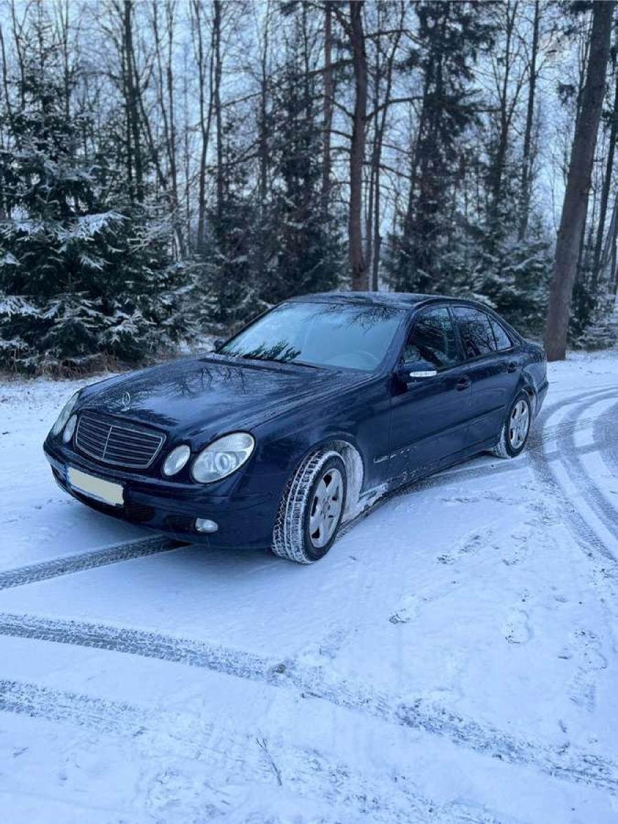 Blue Mercedes-Benz E 220 2003 in Pasvalys, with an engine capacity of 2.20 L and mileage of 268 thousand km for 2400 €, photo 2 on AUTOMOTO.COM.LV