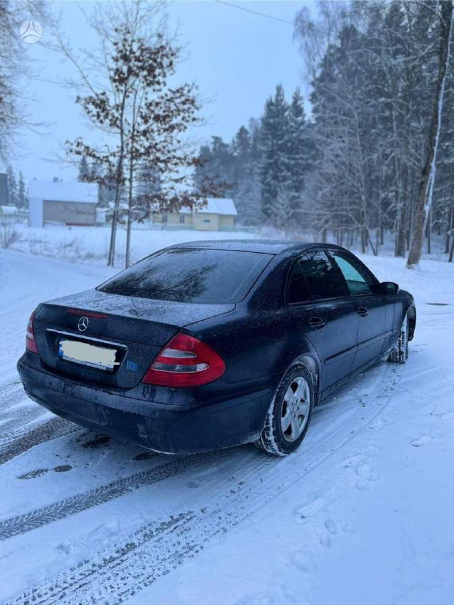 Blue Mercedes-Benz E 220 2003 in Pasvalys, with an engine capacity of 2.20 L and mileage of 268 thousand km for 2400 €, photo 4 on AUTOMOTO.COM.LV