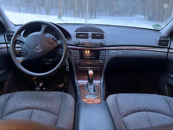 Zils Mercedes-Benz E 220 2003 Pasvalys, ar dzinēja tilpumu 2.20 L un nobraukumu 268 tūkst. km par 2400 €, foto 7 vietnē AUTOMOTO.COM.LV