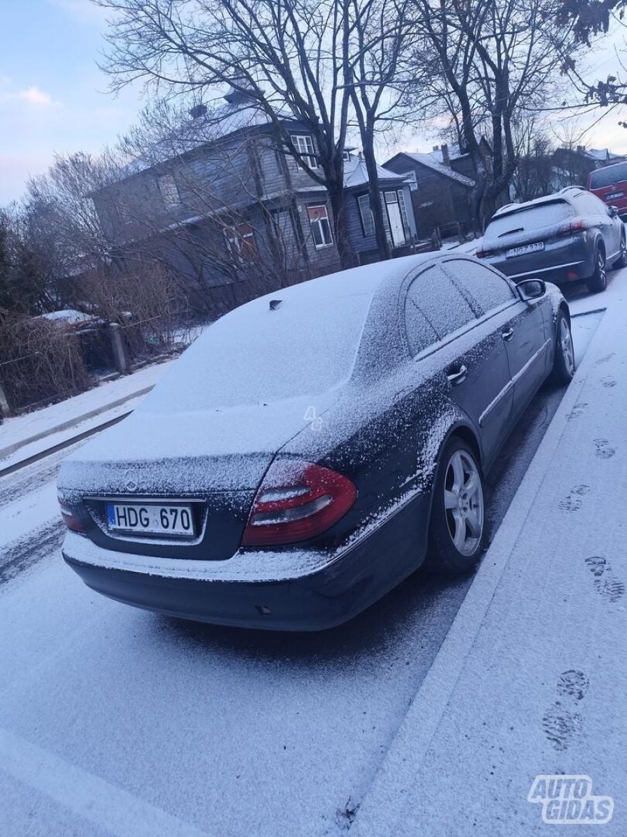 Blue Mercedes-Benz E 220 2003 in Jurbarkas, with an engine capacity of 2.10 L and mileage of 410 thousand km for 800 €, photo 4 on AUTOMOTO.COM.LV