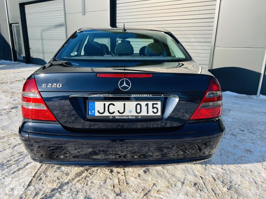 Zils Mercedes-Benz E 220 2003 Utena, ar dzinēja tilpumu 2.10 L un nobraukumu 320 tūkst. km par 2400 €, foto 6 vietnē AUTOMOTO.COM.LV