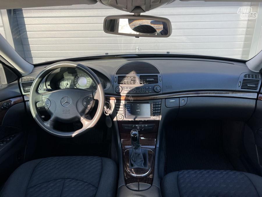 Zils Mercedes-Benz E 220 2003 Utena, ar dzinēja tilpumu 2.10 L un nobraukumu 320 tūkst. km par 2400 €, foto 10 vietnē AUTOMOTO.COM.LV