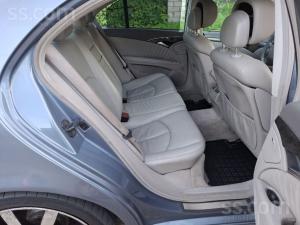 Zils Mercedes-Benz E 220 2003 Daugavpils, ar dzinēja tilpumu 2.20 L un nobraukumu 334 tūkst. km par 2400 €, foto 12 vietnē AUTOMOTO.COM.LV