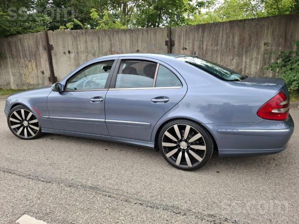 Blue Mercedes-Benz E 220 2003 in Daugavpils, with an engine capacity of 2.20 L and mileage of 334 thousand km for 2400 €, photo 4 on AUTOMOTO.COM.LV