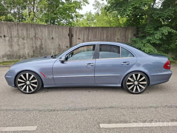 Blue Mercedes-Benz E 220 2003 in Daugavpils, with an engine capacity of 2.20 L and mileage of 334 thousand km for 2400 €, photo 5 on AUTOMOTO.COM.LV
