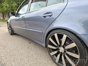 Blue Mercedes-Benz E 220 2003 in Daugavpils, with an engine capacity of 2.20 L and mileage of 334 thousand km for 2400 €, photo 13 on AUTOMOTO.COM.LV