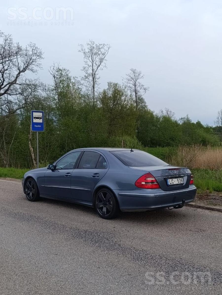 Синий Мерседес E 220 2003 в Лиепая, объемом двигателя 2.20 л и пробегом 514 тыс. км за 2400 €, фото 10 на AUTOMOTO.COM.LV