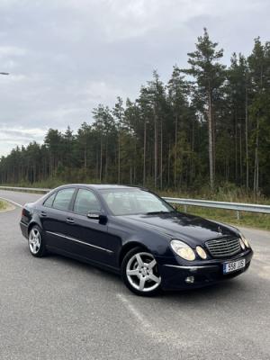 Zils Mercedes-Benz E 220 2003 Tallina, ar dzinēja tilpumu 2.20 L un nobraukumu 282 tūkst. km par 3990 €, foto  vietnē AUTOMOTO.COM.LV