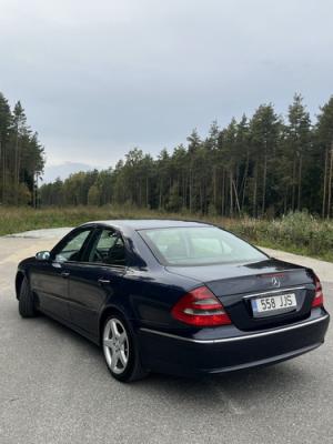 Zils Mercedes-Benz E 220 2003 Tallina, ar dzinēja tilpumu 2.20 L un nobraukumu 282 tūkst. km par 3990 €, foto 4 vietnē AUTOMOTO.COM.LV