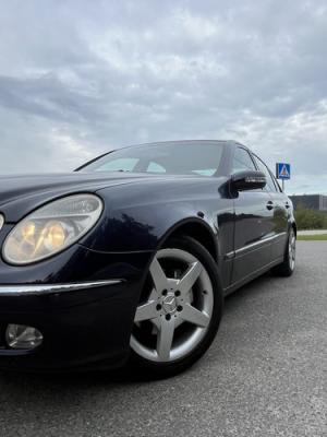 Zils Mercedes-Benz E 220 2003 Tallina, ar dzinēja tilpumu 2.20 L un nobraukumu 282 tūkst. km par 3990 €, foto 6 vietnē AUTOMOTO.COM.LV