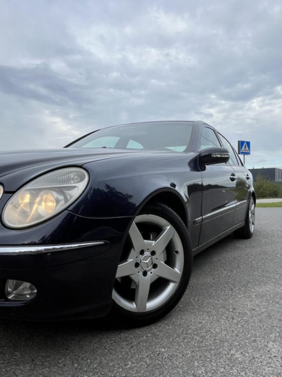 Zils Mercedes-Benz E 220 2003 Tallina, ar dzinēja tilpumu 2.20 L un nobraukumu 282 tūkst. km par 3990 €, foto 6 vietnē AUTOMOTO.COM.LV