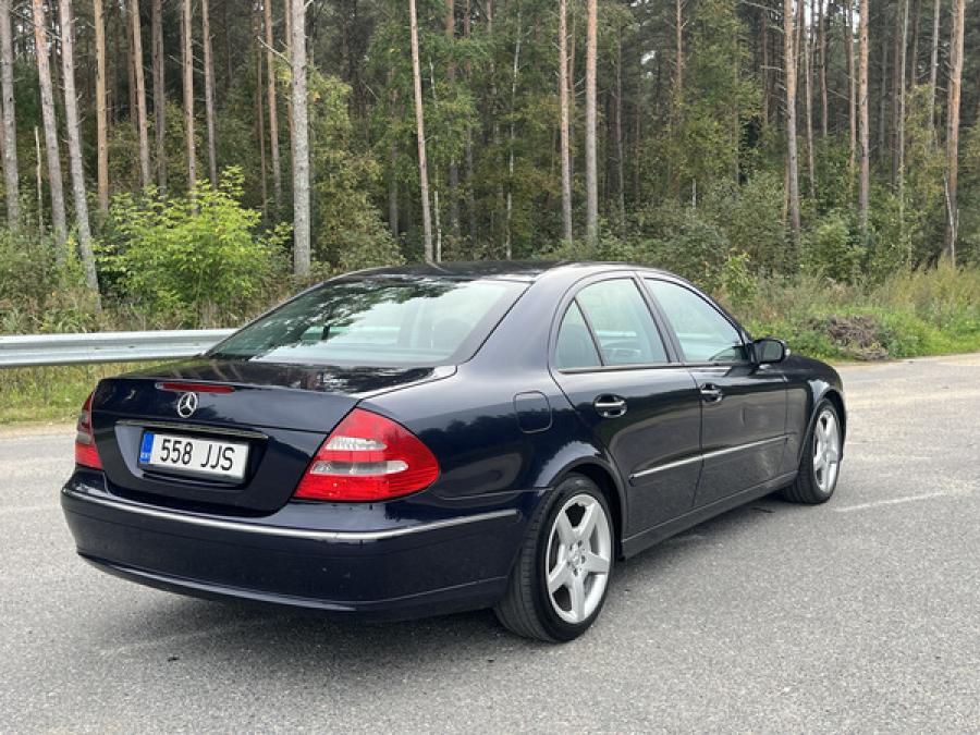 Zils Mercedes-Benz E 220 2003 Tallina, ar dzinēja tilpumu 2.20 L un nobraukumu 282 tūkst. km par 3990 €, foto 16 vietnē AUTOMOTO.COM.LV