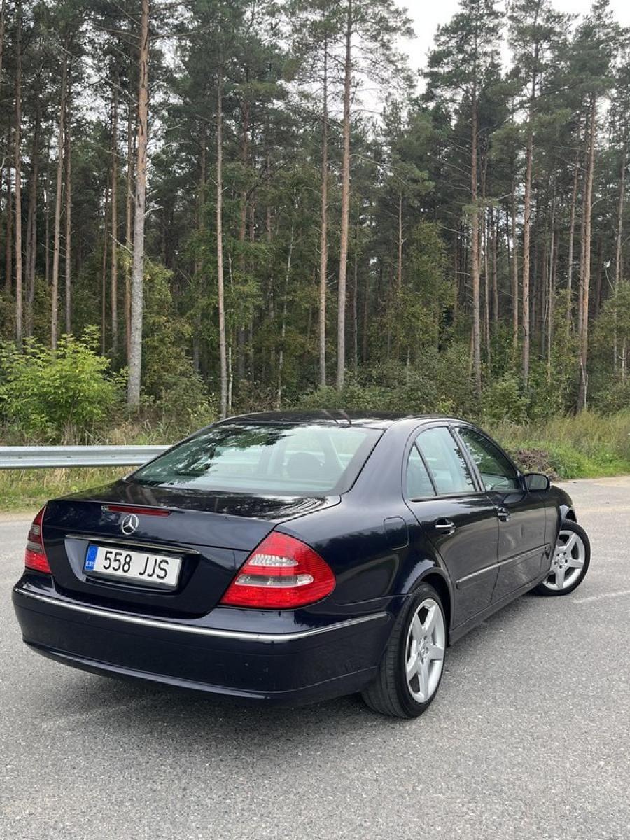Zils Mercedes-Benz E 220 2003 Tallina, ar dzinēja tilpumu 2.20 L un nobraukumu 282 tūkst. km par 3990 €, foto 18 vietnē AUTOMOTO.COM.LV