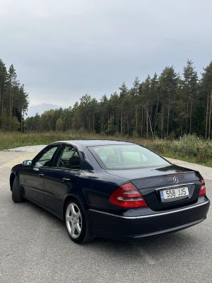 Zils Mercedes-Benz E 220 2003 Tallina, ar dzinēja tilpumu 2.20 L un nobraukumu 282 tūkst. km par 3990 €, foto 19 vietnē AUTOMOTO.COM.LV