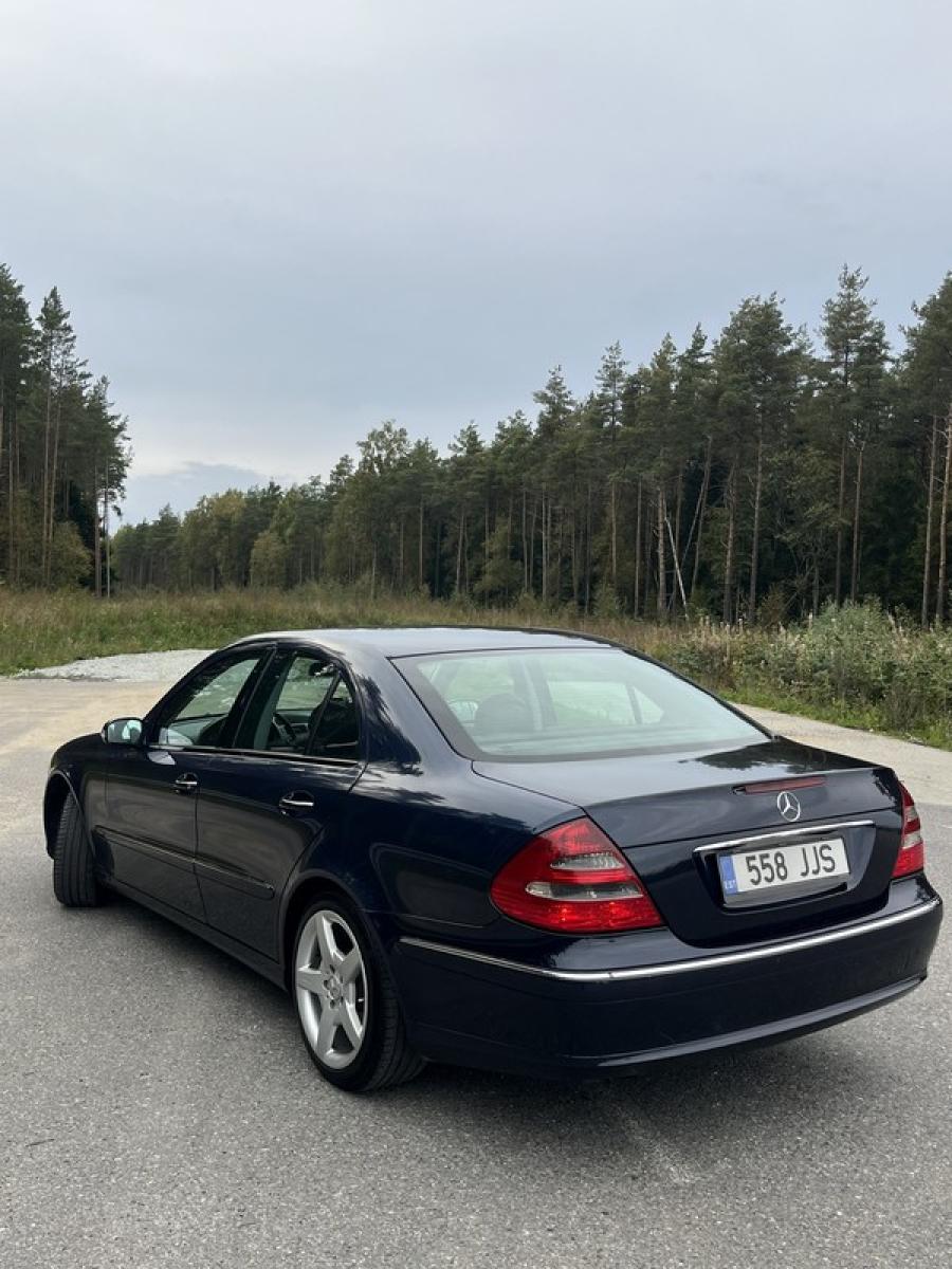 Zils Mercedes-Benz E 220 2003 Tallina, ar dzinēja tilpumu 2.20 L un nobraukumu 282 tūkst. km par 3990 €, foto 19 vietnē AUTOMOTO.COM.LV
