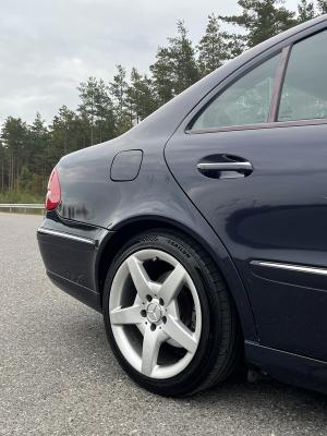 Zils Mercedes-Benz E 220 2003 Tallina, ar dzinēja tilpumu 2.20 L un nobraukumu 282 tūkst. km par 3990 €, foto 20 vietnē AUTOMOTO.COM.LV