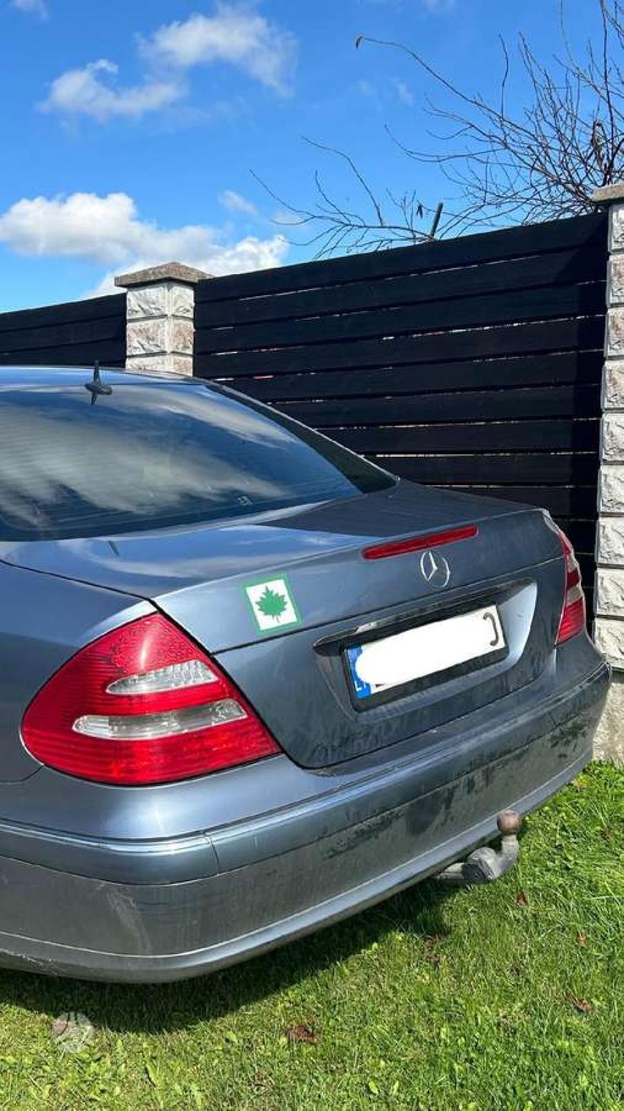 Blue Mercedes-Benz E 220 2004 in Klaipeda, with an engine capacity of 2.20 L and mileage of 336 thousand km for 2400 €, photo 3 on AUTOMOTO.COM.LV