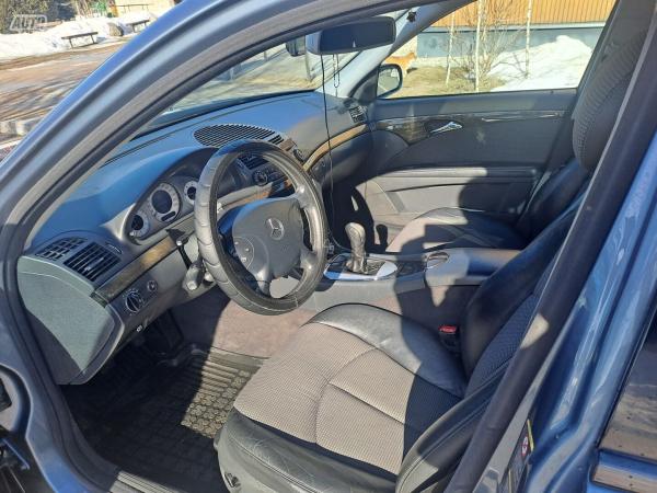 Zils Mercedes-Benz E 220 2004 Viļņa, ar dzinēja tilpumu 2.20 L un nobraukumu 287 tūkst. km par 2800 €, foto 2 vietnē AUTOMOTO.COM.LV