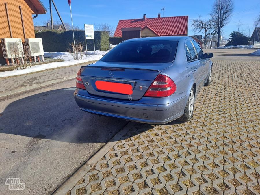 Синий Мерседес E 220 2004 в Вильнюс, объемом двигателя 2.20 л и пробегом 287 тыс. км за 2800 €, фото 6 на AUTOMOTO.COM.LV