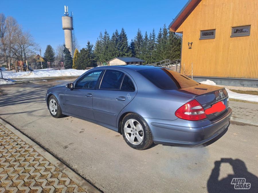 Синий Мерседес E 220 2004 в Вильнюс, объемом двигателя 2.20 л и пробегом 287 тыс. км за 2800 €, фото 7 на AUTOMOTO.COM.LV