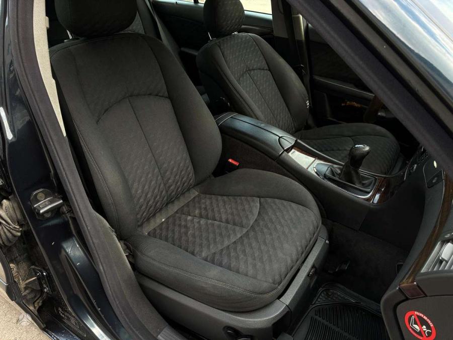 Zils Mercedes-Benz E 220 2004 Rokiškis, ar dzinēja tilpumu 2.15 L un nobraukumu 360 tūkst. km par 1150 €, foto 21 vietnē AUTOMOTO.COM.LV