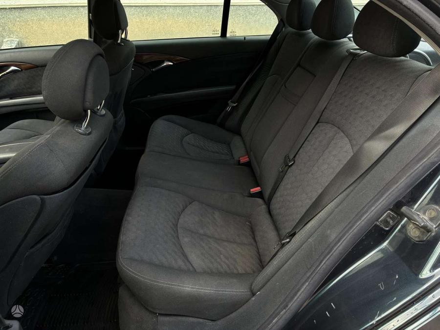 Zils Mercedes-Benz E 220 2004 Rokiškis, ar dzinēja tilpumu 2.15 L un nobraukumu 360 tūkst. km par 1150 €, foto 22 vietnē AUTOMOTO.COM.LV