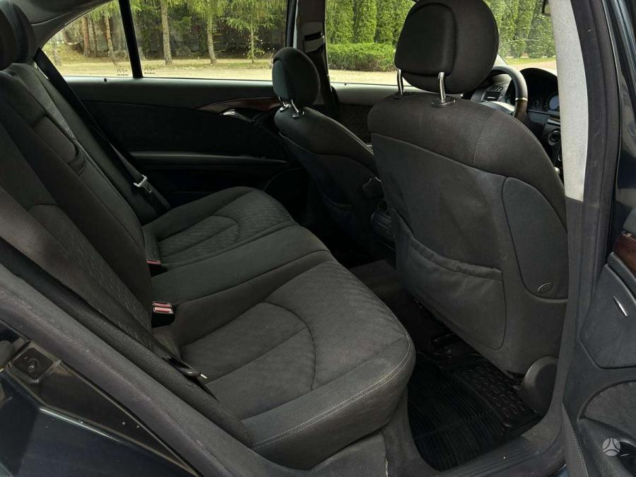 Zils Mercedes-Benz E 220 2004 Rokiškis, ar dzinēja tilpumu 2.15 L un nobraukumu 360 tūkst. km par 1150 €, foto 23 vietnē AUTOMOTO.COM.LV