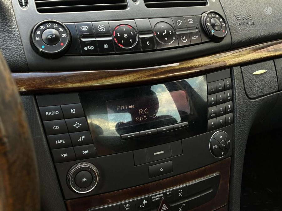 Zils Mercedes-Benz E 220 2004 Rokiškis, ar dzinēja tilpumu 2.15 L un nobraukumu 360 tūkst. km par 1150 €, foto 28 vietnē AUTOMOTO.COM.LV