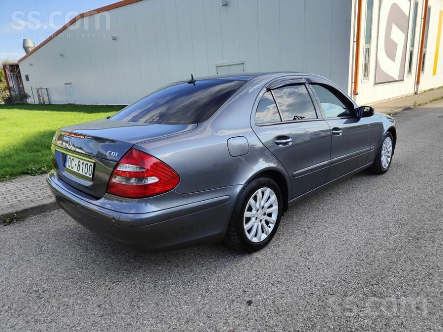Синий Мерседес E 220 2006 в Даугавпилс, объемом двигателя 2.10 л и пробегом 315 тыс. км за 3800 €, фото 5 на AUTOMOTO.COM.LV
