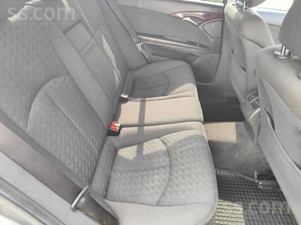 Blue Mercedes-Benz E 220 2006 in Daugavpils, with an engine capacity of 2.10 L and mileage of 315 thousand km for 3800 €, photo 8 on AUTOMOTO.COM.LV