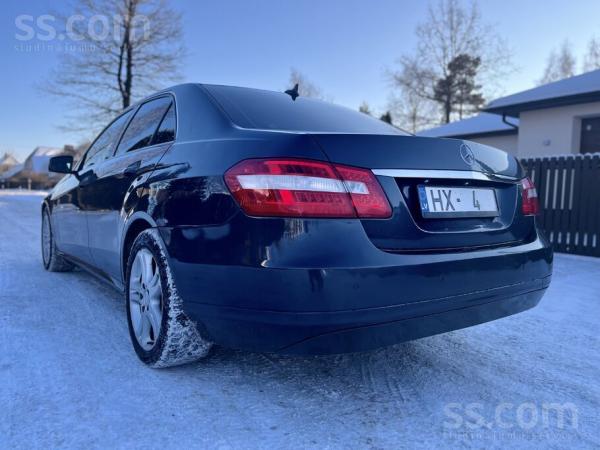 Blue Mercedes-Benz E 220 2009 in Riga, with an engine capacity of 2.20 L and mileage of 407 thousand km for 6390 €, photo 1 on AUTOMOTO.COM.LV