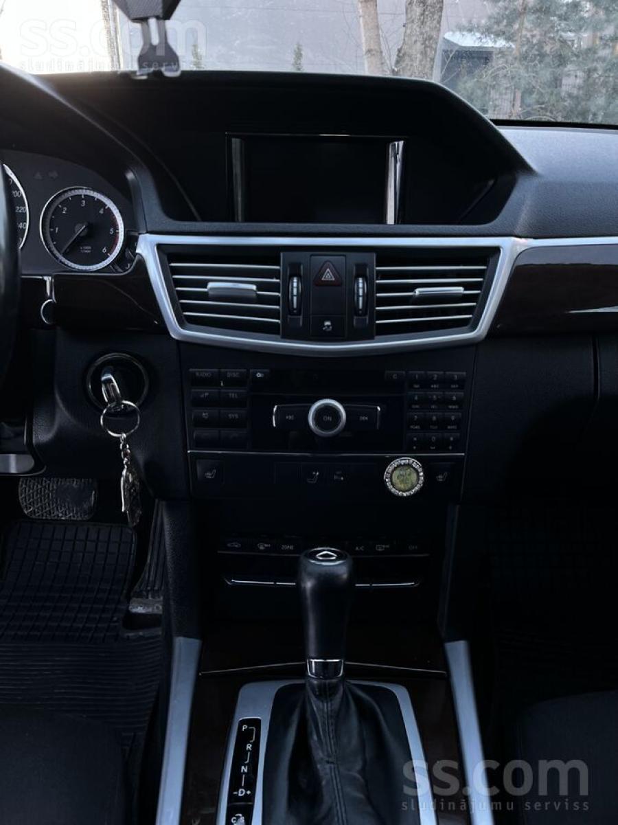 Zils Mercedes-Benz E 220 2009 Rīga, ar dzinēja tilpumu 2.20 L un nobraukumu 407 tūkst. km par 6390 €, foto 13 vietnē AUTOMOTO.COM.LV