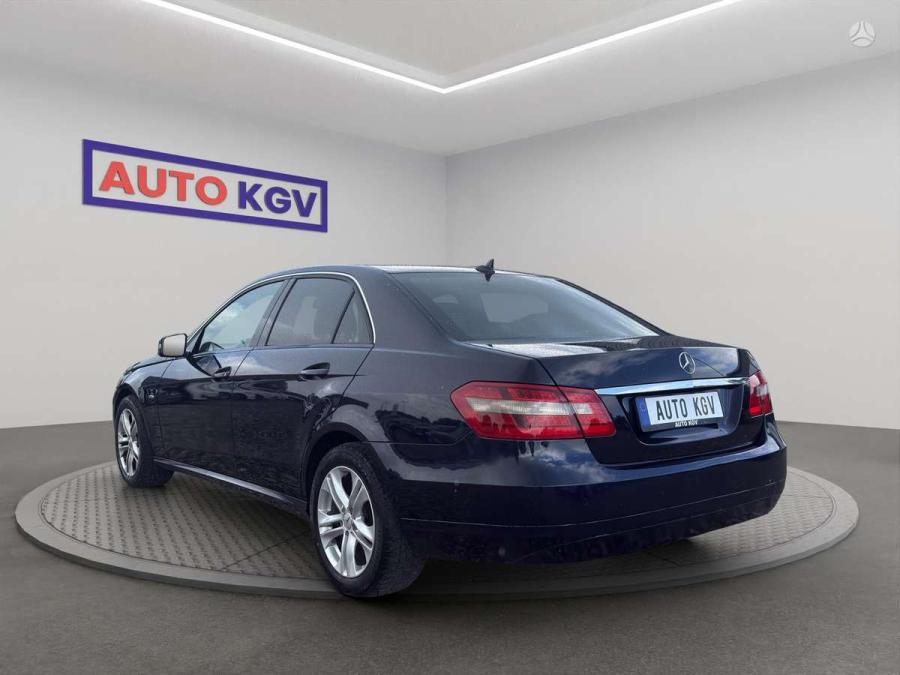 Zils Mercedes-Benz E 220 2009 Kauņa, ar dzinēja tilpumu 2.10 L un nobraukumu 308 tūkst. km par 5999 €, foto 4 vietnē AUTOMOTO.COM.LV