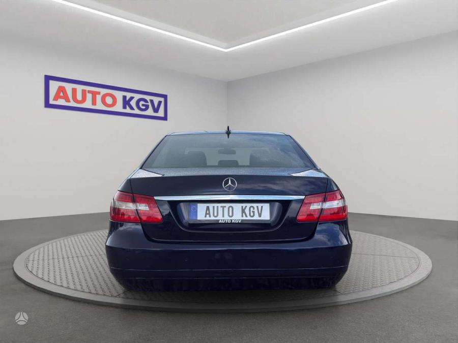 Zils Mercedes-Benz E 220 2009 Kauņa, ar dzinēja tilpumu 2.10 L un nobraukumu 308 tūkst. km par 5999 €, foto 5 vietnē AUTOMOTO.COM.LV