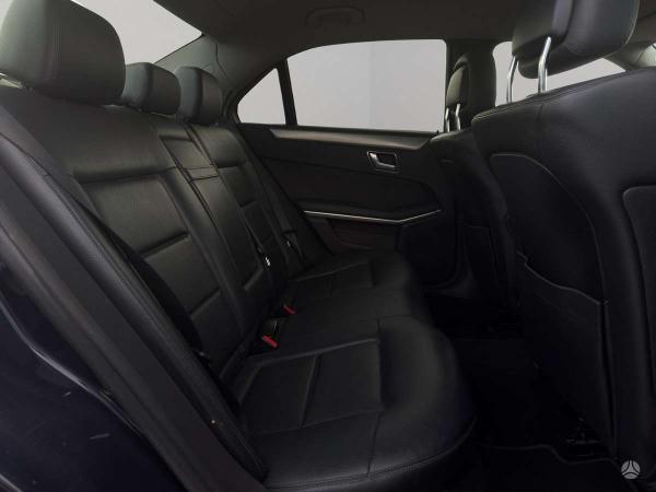Zils Mercedes-Benz E 220 2009 Kauņa, ar dzinēja tilpumu 2.10 L un nobraukumu 308 tūkst. km par 5999 €, foto 9 vietnē AUTOMOTO.COM.LV