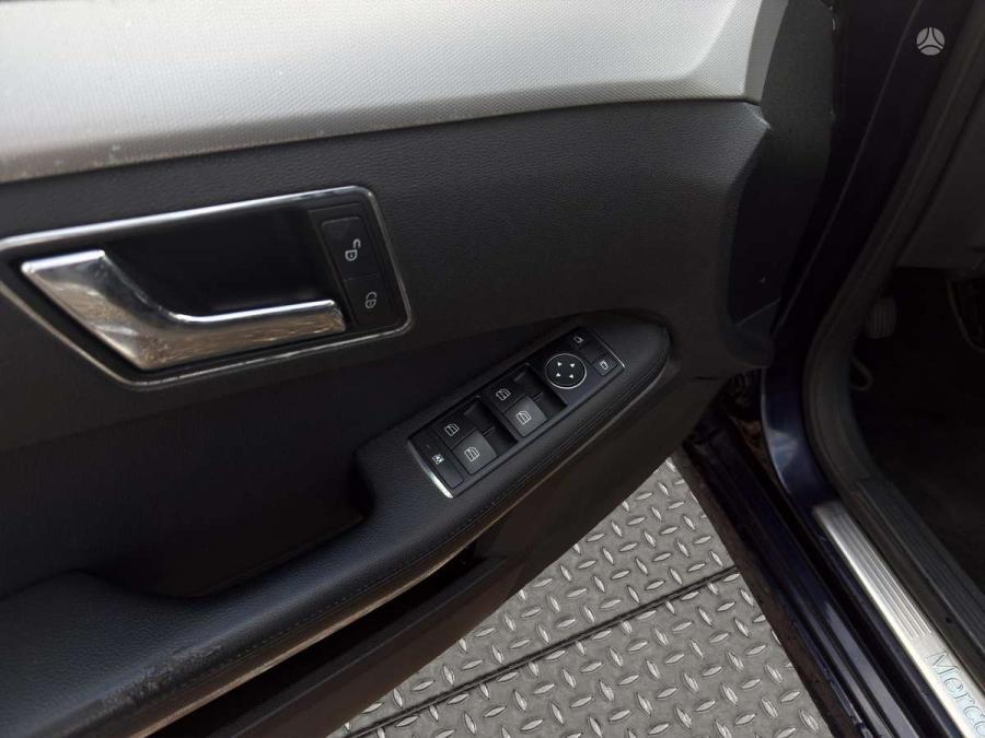 Zils Mercedes-Benz E 220 2009 Kauņa, ar dzinēja tilpumu 2.10 L un nobraukumu 308 tūkst. km par 5999 €, foto 13 vietnē AUTOMOTO.COM.LV