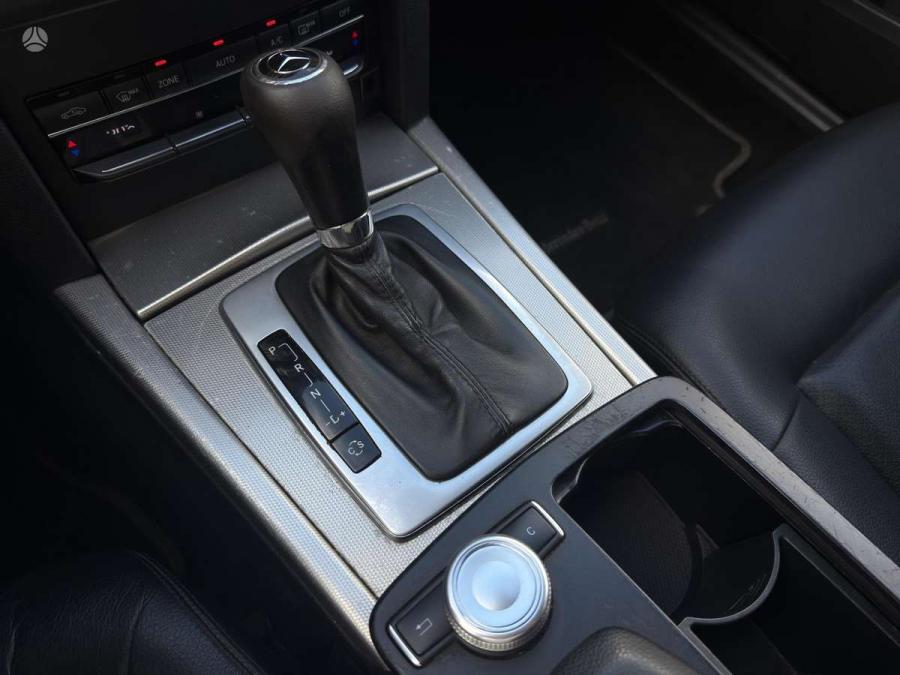 Zils Mercedes-Benz E 220 2009 Kauņa, ar dzinēja tilpumu 2.10 L un nobraukumu 308 tūkst. km par 5999 €, foto 15 vietnē AUTOMOTO.COM.LV