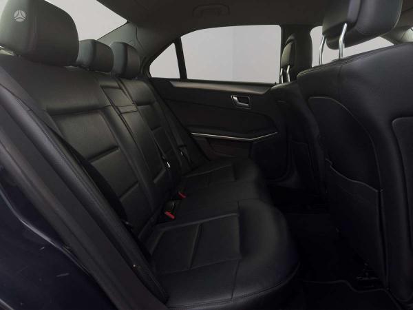 Синий Мерседес E 220 2009 в Каунас, объемом двигателя 2.10 л и пробегом 308 тыс. км за 5999 €, фото 10 на AUTOMOTO.COM.LV